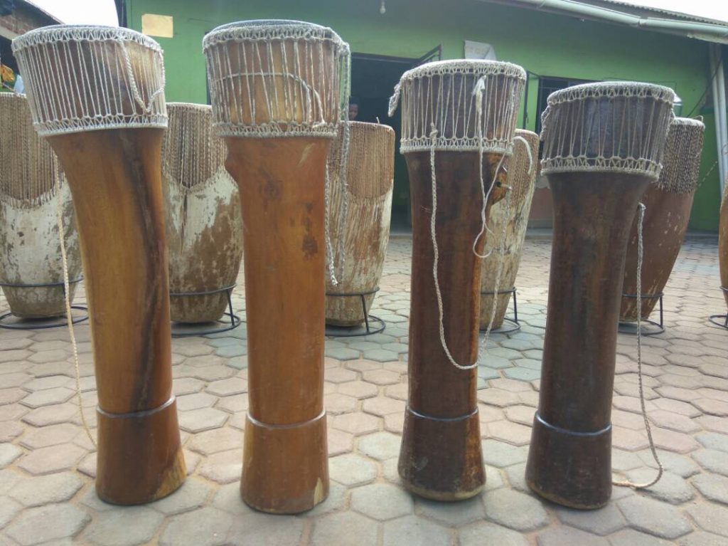 Instruments – Sosolya Undugu Familie e.V.